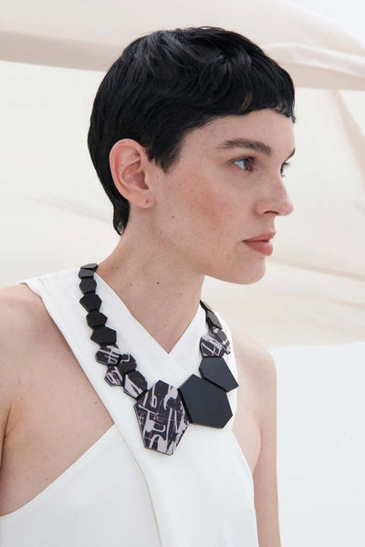 Frame Sketch Necklace Short – Iskin Sisters